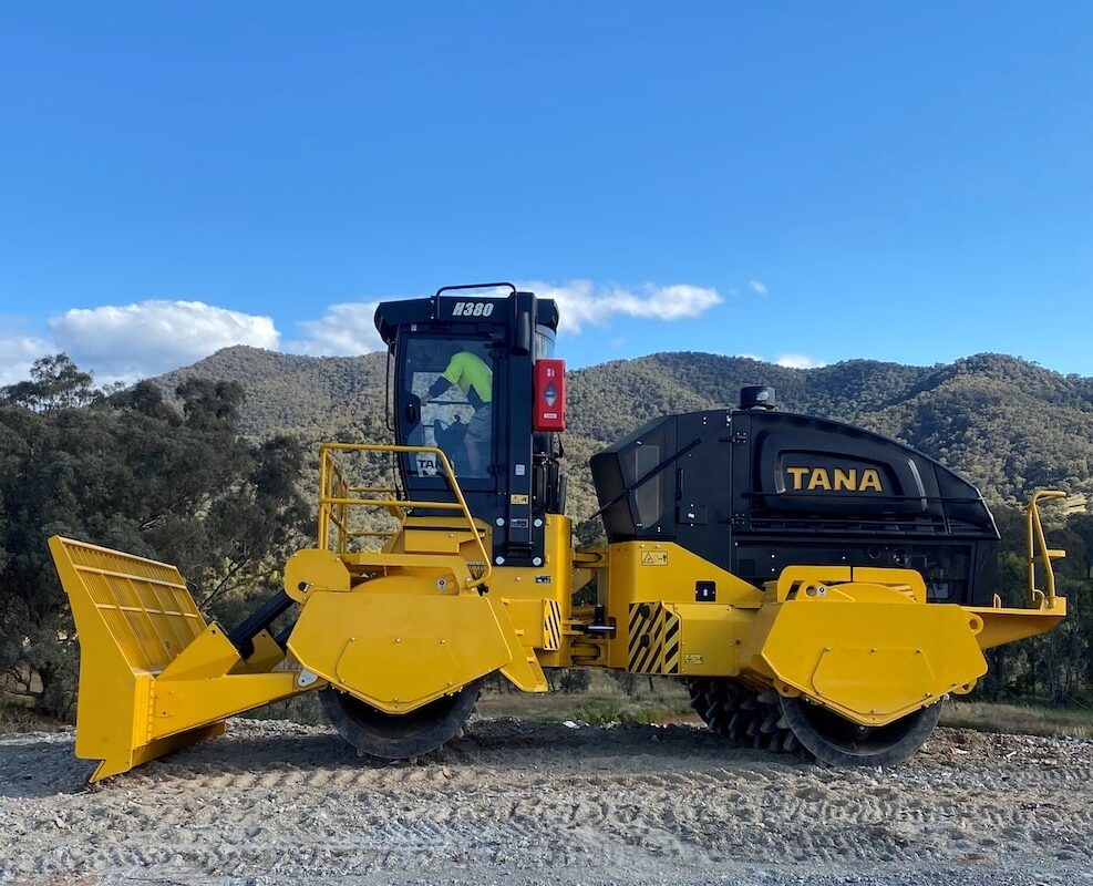 Crushing compaction with MH Earthmoving