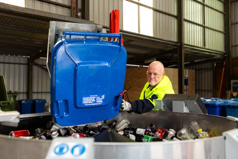 Maitland community celebrates new Return and Earn depot - Waste ...